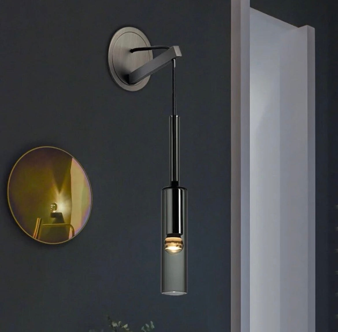 Nordic Modern Black Wall Light – Stylish & Sleek Design