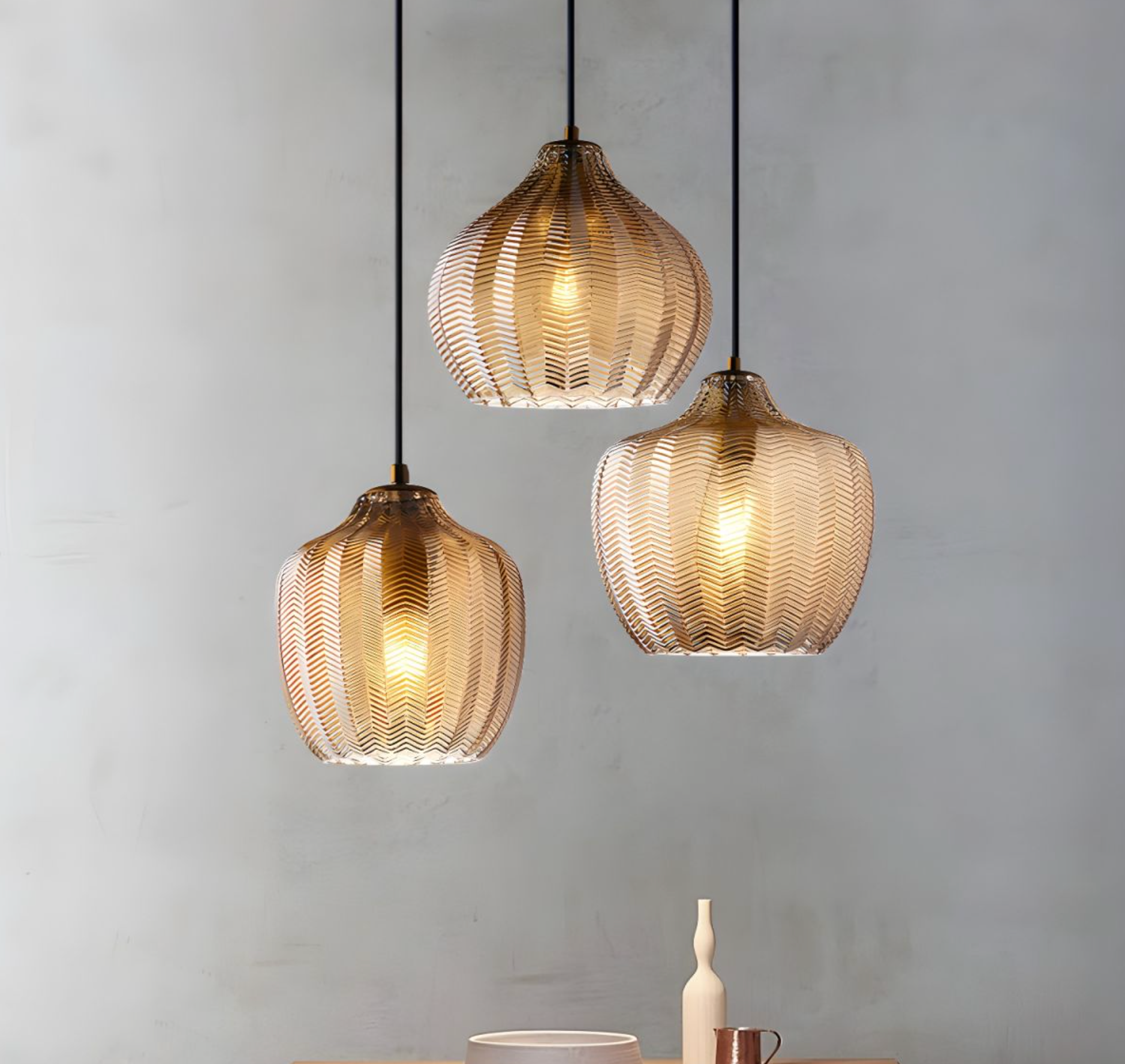 Detailed Amber Glass Pendants – Elegant Warm Lighting